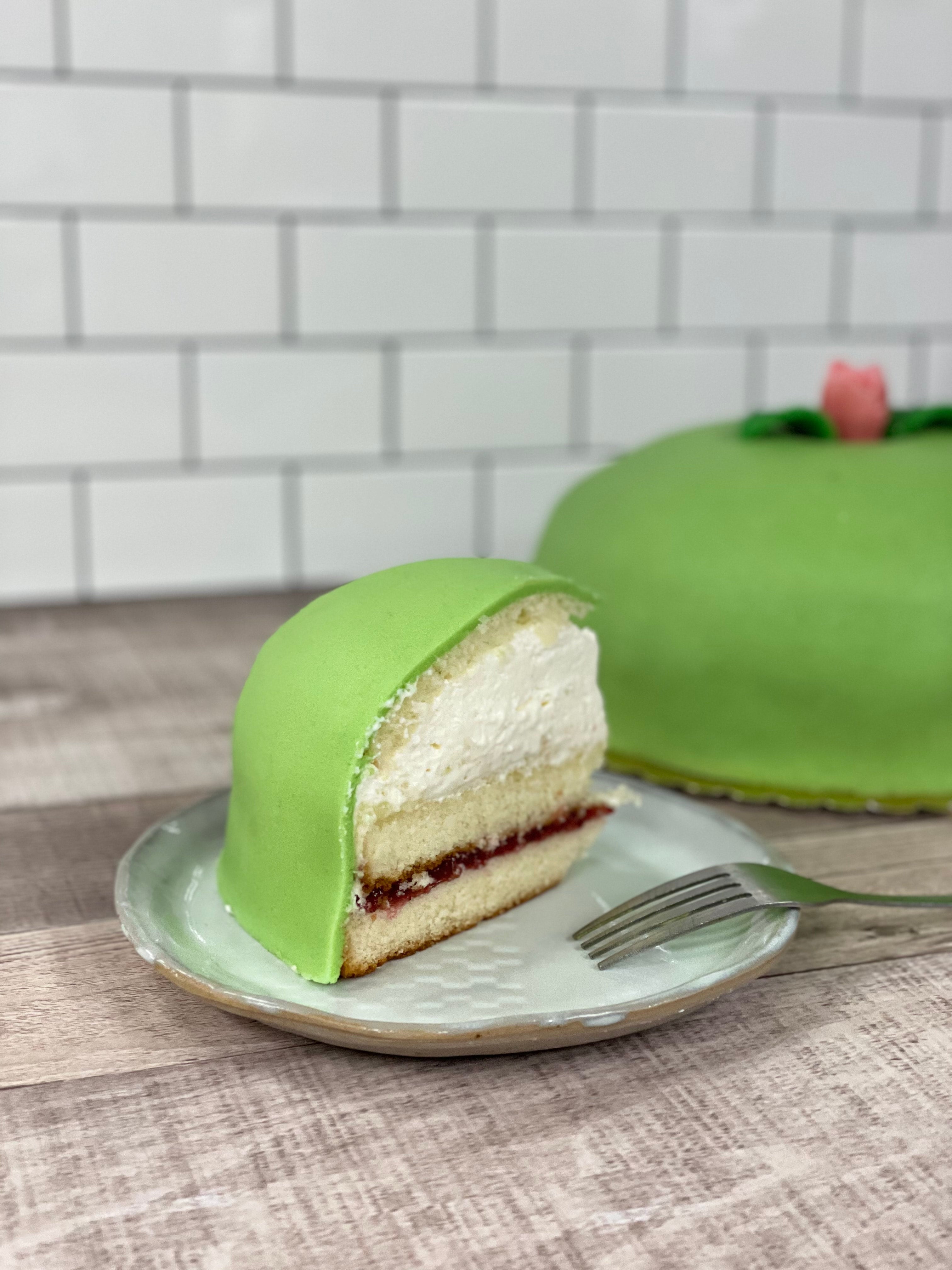 Princess or Prince cake slice | Berolina Bakery